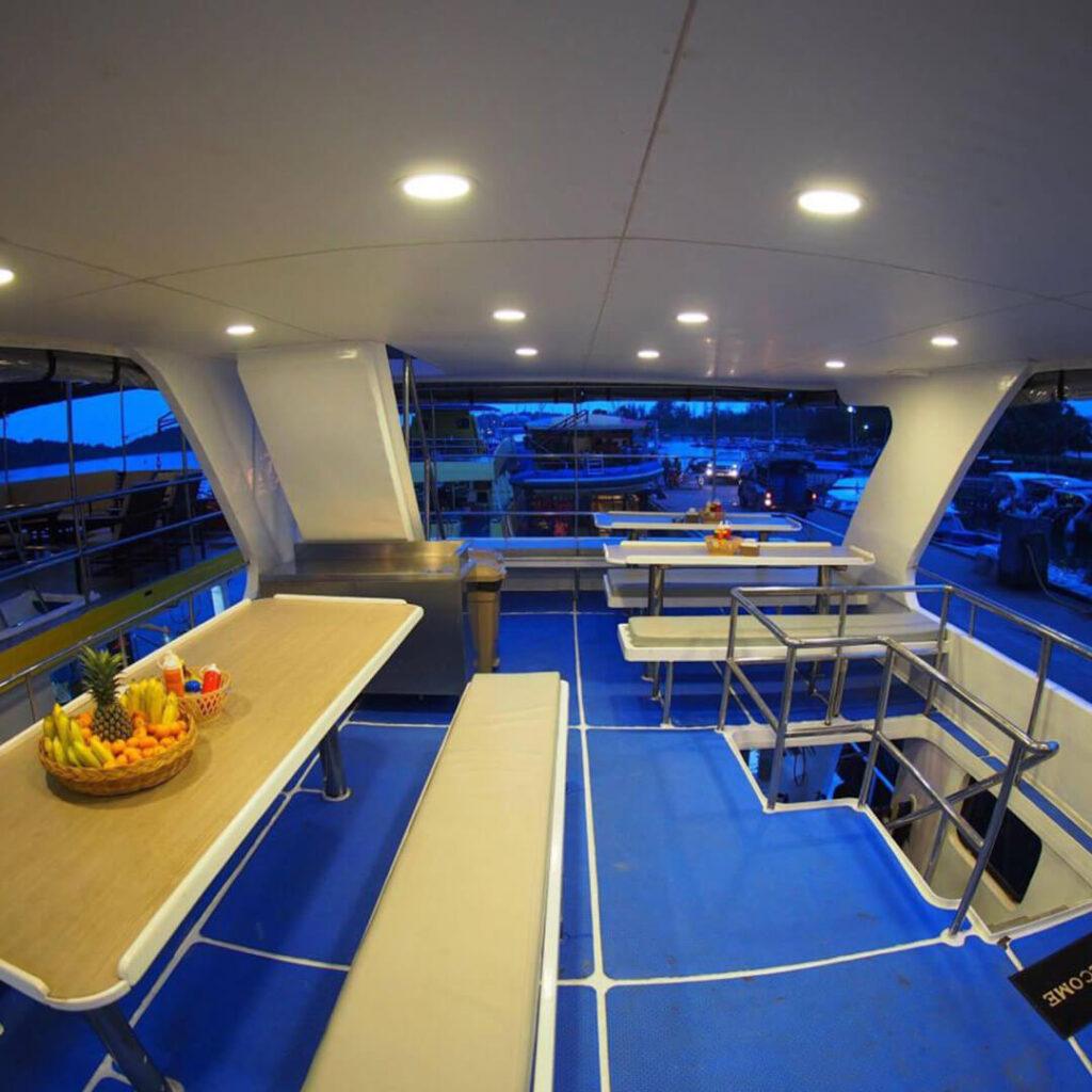 MV Lapat - Into Dive Center